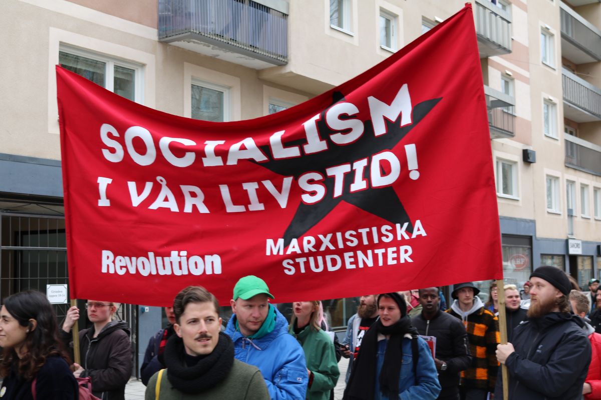 "Klart att första maj irriterar Moderaterna" - Revolution